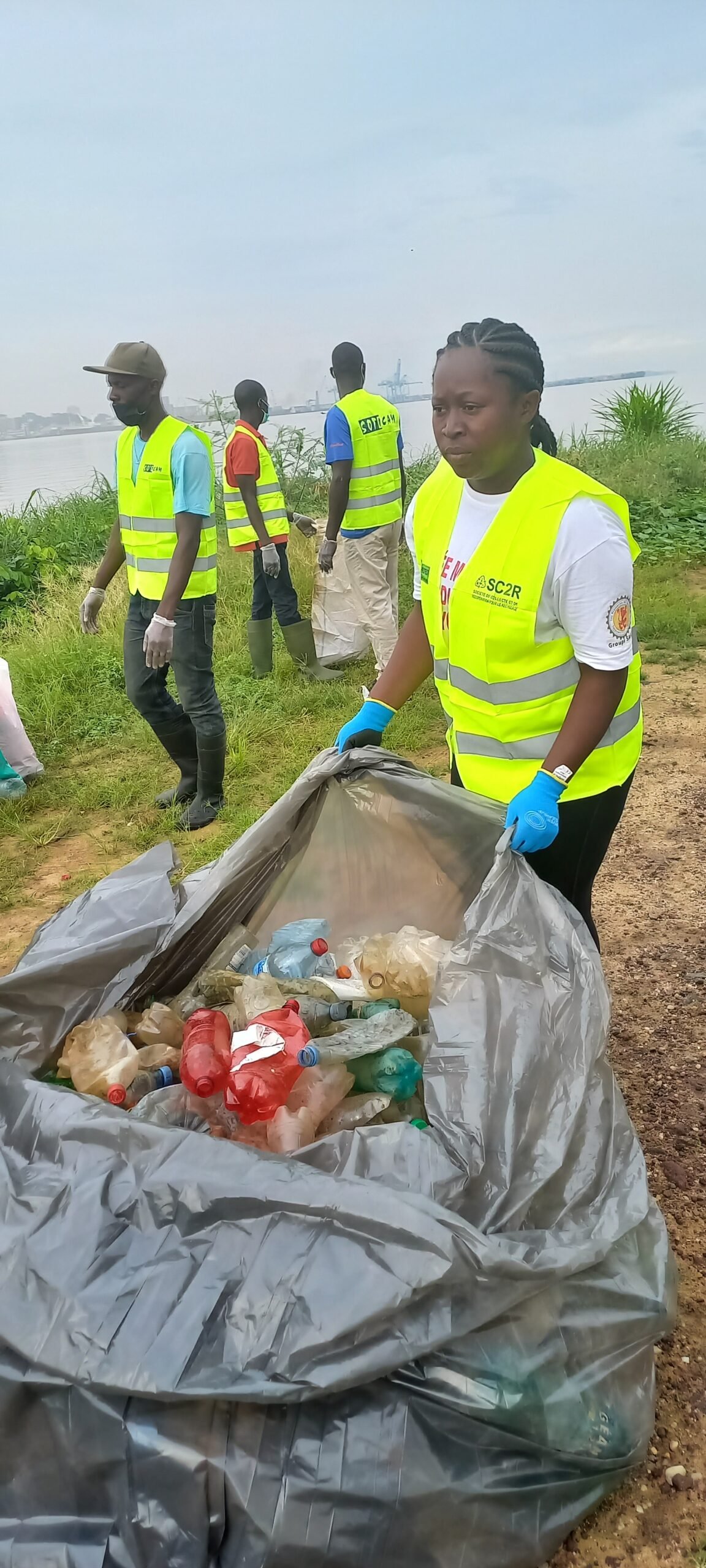 Clean Up Day, la SC2R mobilise contre les déchets plastiques - CAMEROON CEO