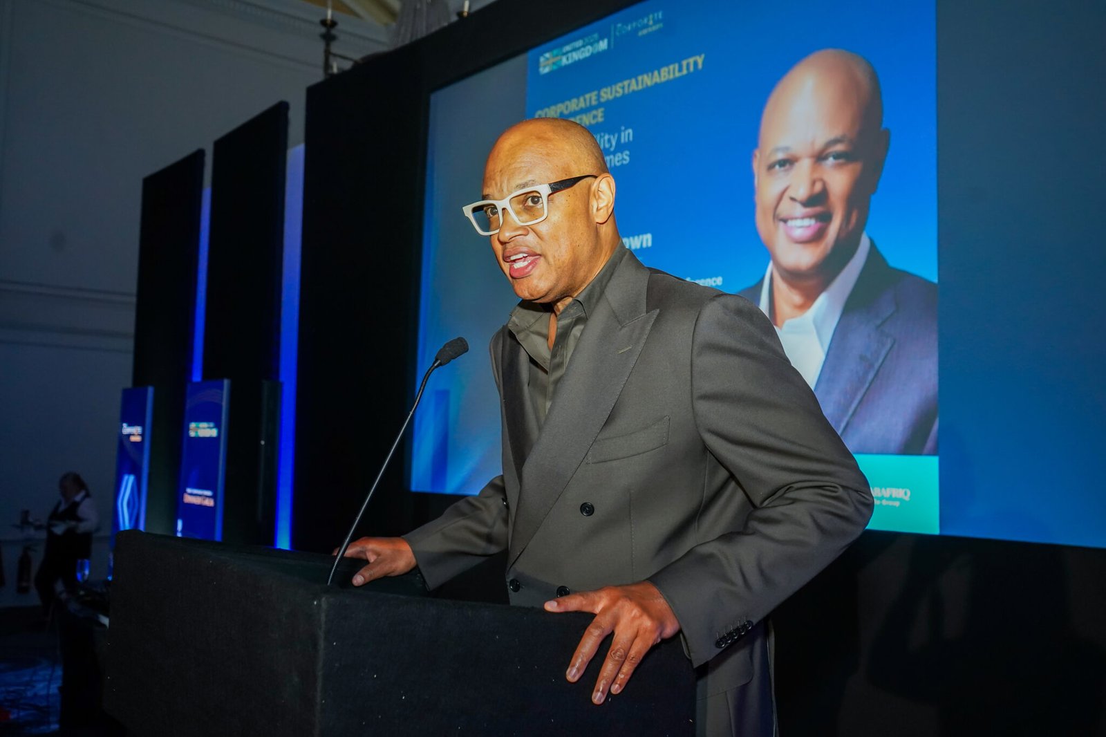 Eddie Ford Brown, le visage d’un leadership africain durable honoré à ...